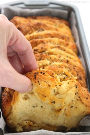 Easy Garlic and Herb Pull-Apart Loaf - CincyShopper